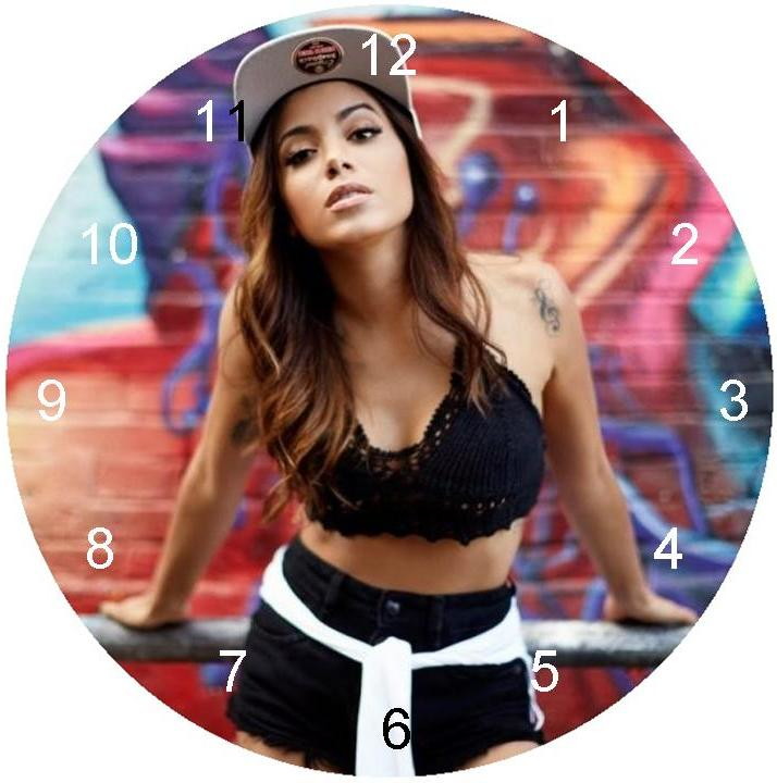 Relógio de Parede em disco de vinil Anitta | Elo7 Relógio de Parede em disco de vinil Anitta | Elo7