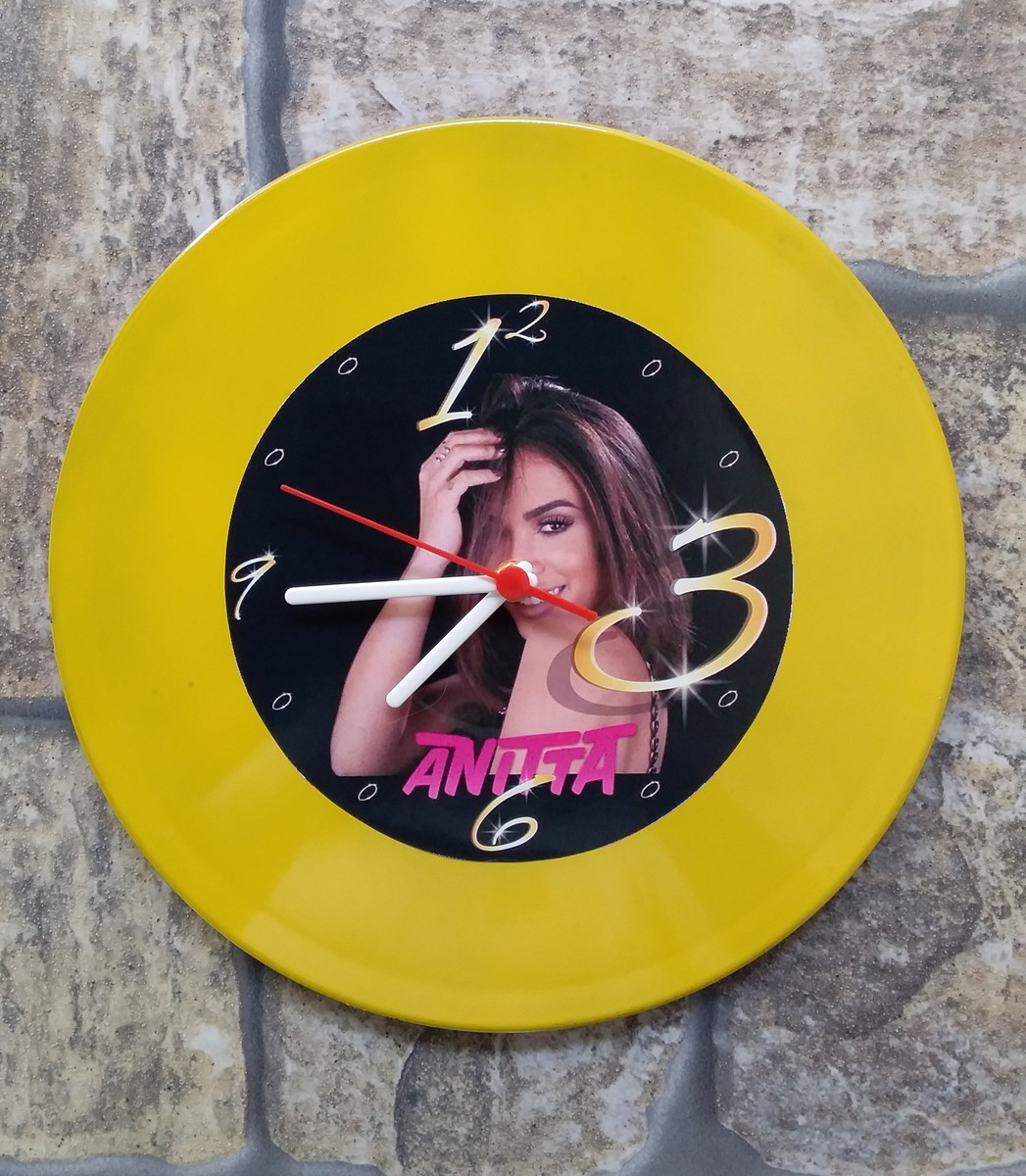 Relógio de Parede em disco de vinil Anitta | Elo7 Relógio de Parede em disco de vinil Anitta | Elo7