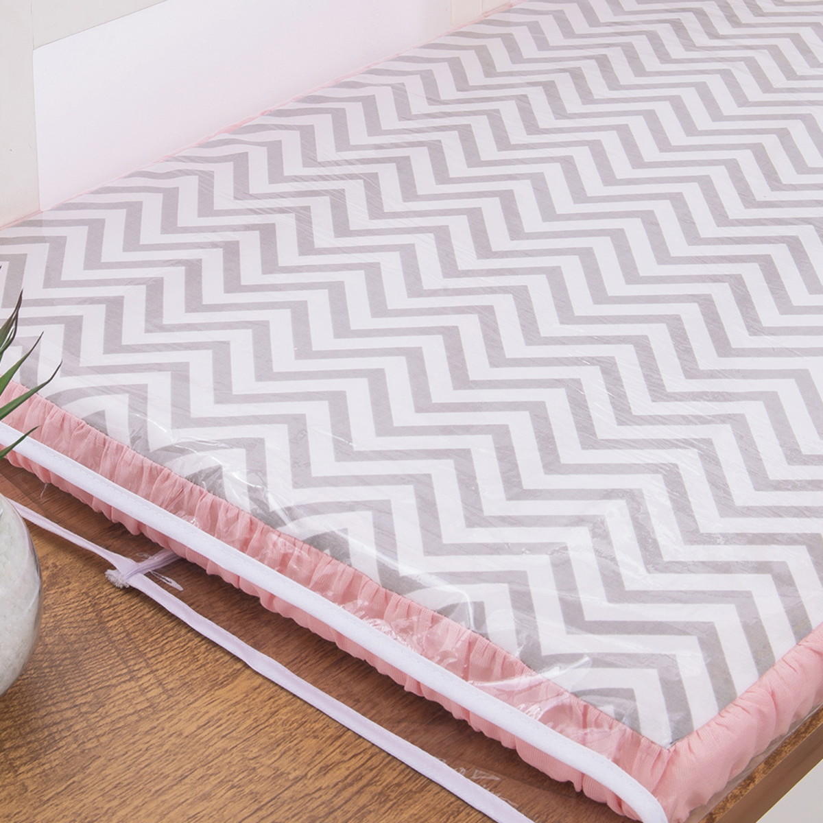 Trocador de Espuma Plastificado Zig Zag Cinza com Rosê | Elo7 Trocador de Espuma Plastificado Zig Zag Cinza com Rosê | Elo7