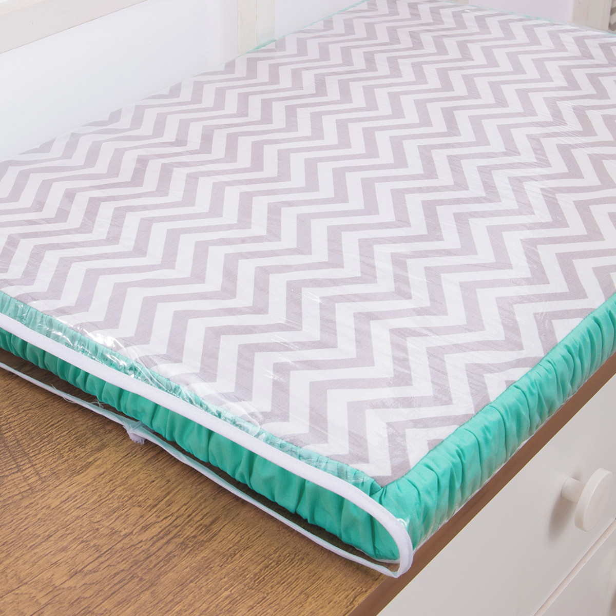 Trocador de Espuma Plastificado Zig Zag Cinza com Tiffany | Elo7 Trocador de Espuma Plastificado Zig Zag Cinza com Tiffany | Elo7